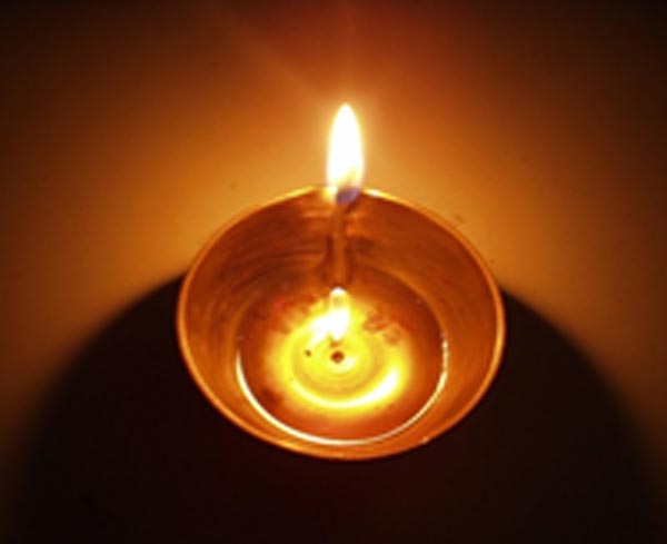 Why Do We, the Hindus, Light a Diya (Lamp) in front of God ...